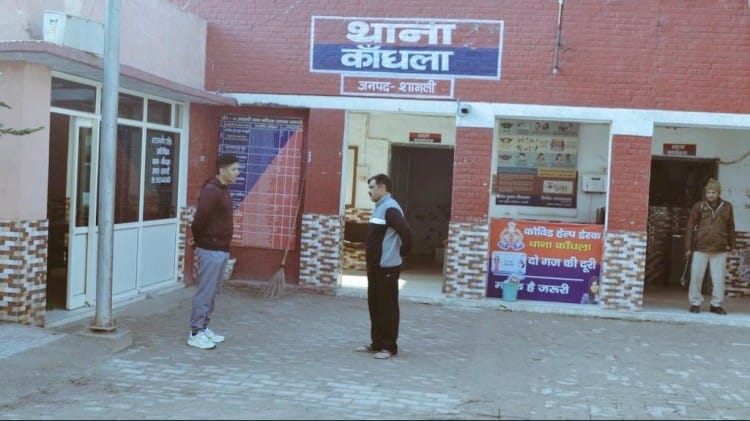 Shamli News:15 किमी साइकिल चलाकर अचानक कांधला थाने पहुंच गए एसपी, मचा ...