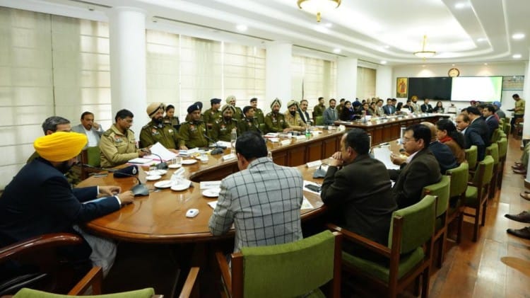 Punjab:नशे के खिलाफ तीन स्तरीय रणनीति लागू करने के आदेश, गन-कल्चर ...