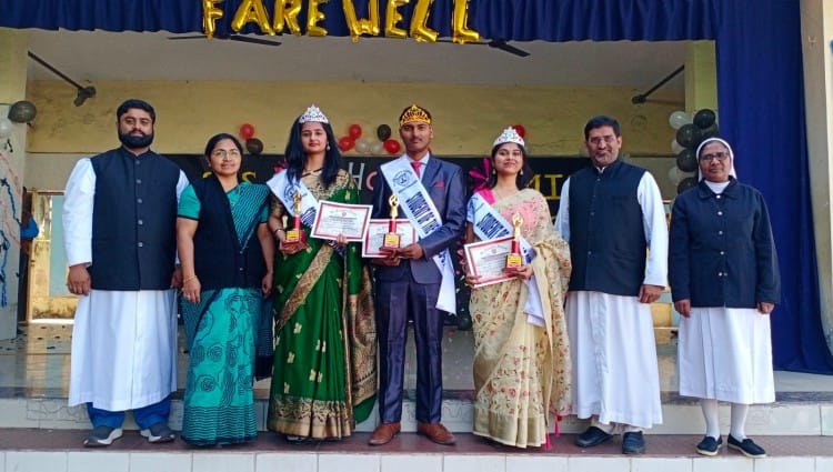 Sonebhadra News:धर्मराज, दिव्या व प्रदीप्ति को बेस्ट स्टूडेंट अवार्ड ...