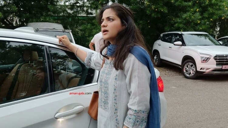 जम्मू कश्मीर:महबूबा मुफ्ती की बेटी इल्तिजा को 10 साल की वैधता के साथ ...