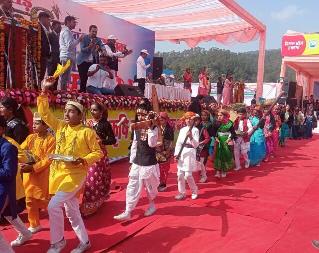 अल्मोड़ा:गेवाड़ कृषि महोत्सव में निकाली गई झांकियों में हुए लोक कला के ...