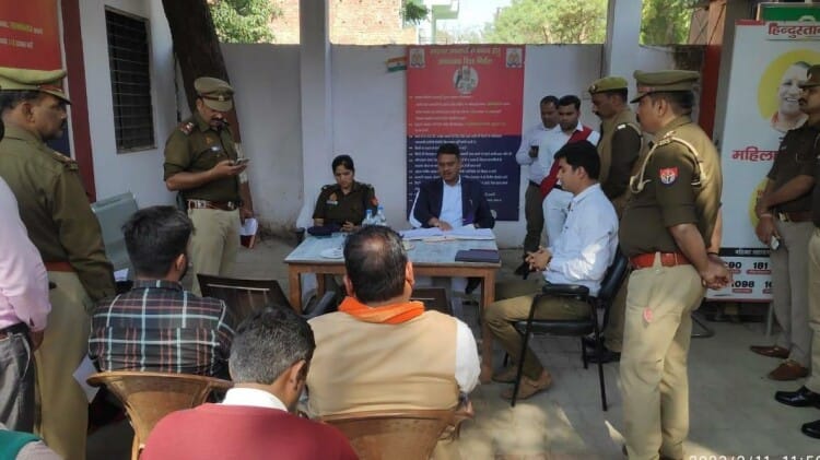 Varanasi:होलिका के विवादित जमीन की लेखपाल तत्काल पैमाइश कराएं, थाना ...