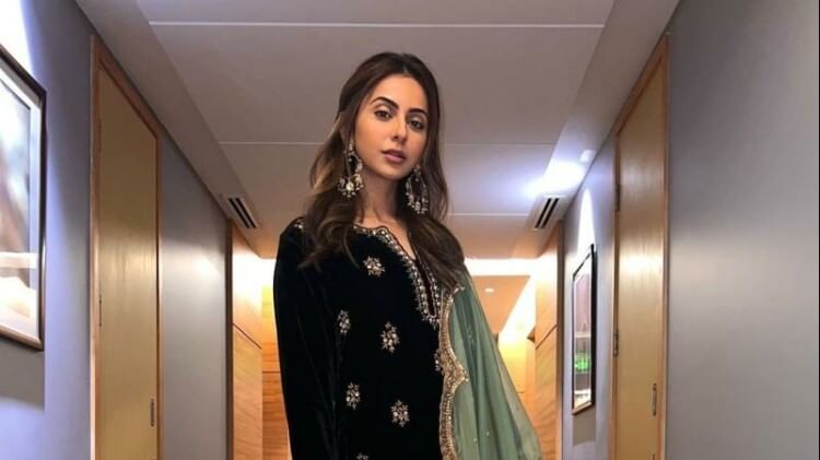 एथनिक लुक में रकुल का क्लासी अंदाज