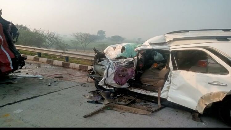 Agra Lucknow Expressway Accident Death Of Iron And Steel Trader Going To Bageshwar Dham - Amar ...