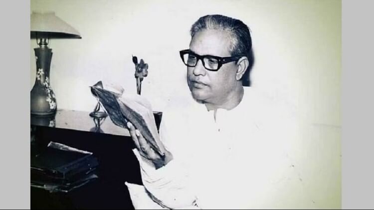 Majrooh Sultanpuri Poetry Majrooh Sultanpuri Ghazal Tujhe Kya Sunaoon ...