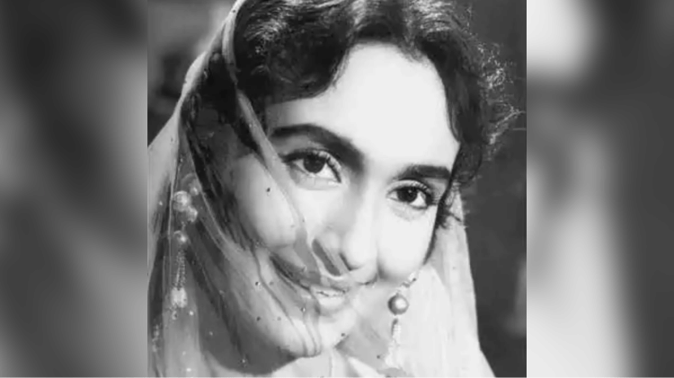 Nutan:जब कार को सड़क पर भूलकर पैदल घर चली आईं नूतन, किस्सा जानकर आप भी रह जाएंगे हैरान - Nutan ...