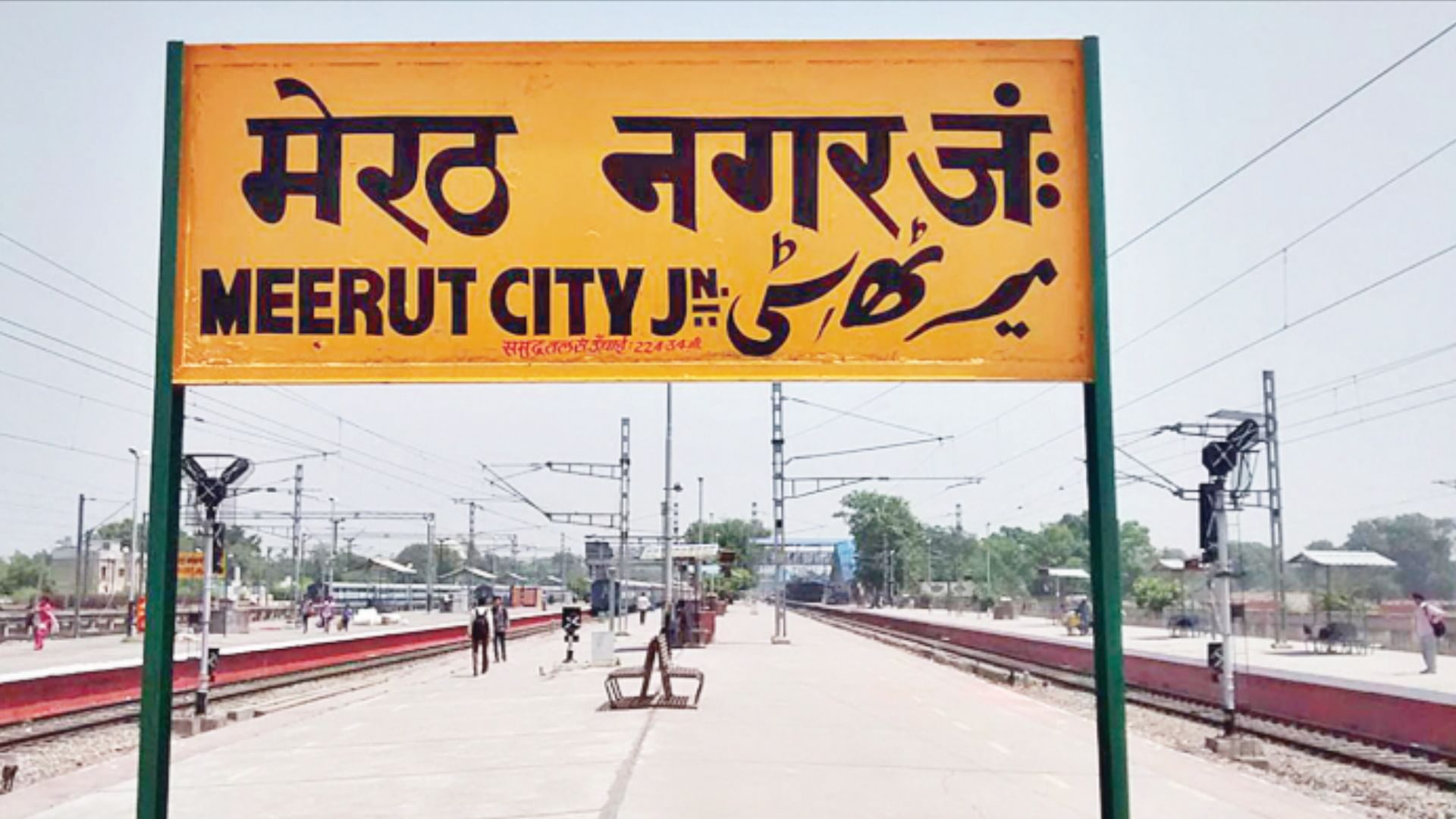 Meerut: Guard Refused To Run The Train Passengers Hanging On Window, Ujjaini Express Stood For ...