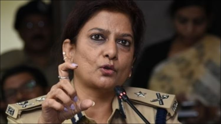 Ips Charu Sinha Becomes First Woman Officer To Head Four Crpf Sectors ...