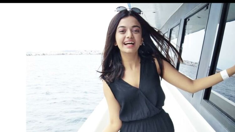 Swini Khara:'चीनी कम' की चाइल्ड एक्ट्रेस स्विनी खरा ने की सगाई, रोमांटिक अंदाज में मंगेतर उर्विश ...