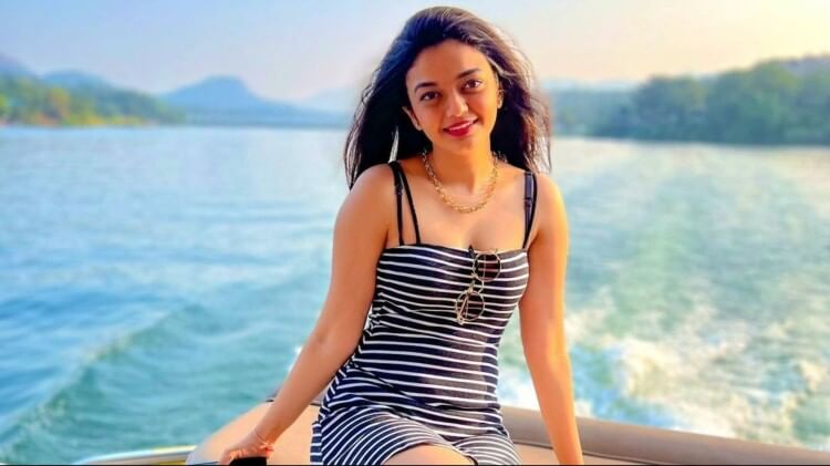 Swini Khara:'चीनी कम' की चाइल्ड एक्ट्रेस स्विनी खरा ने की सगाई, रोमांटिक अंदाज में मंगेतर उर्विश ...