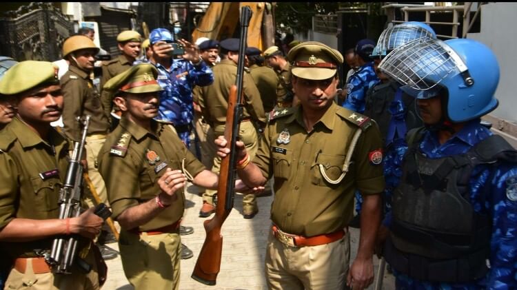 Umesh Pal Murder Case: In Chakia, Kasari-masari, The Force Of 25 Police Stations Raided In The ...