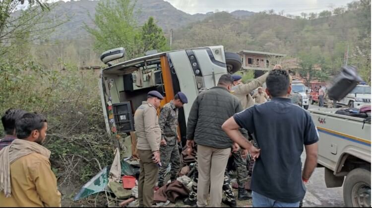Bilaspur Accident:मनाली घूमने जा रही दिल्ली की छात्राओं की बस पलटी, एक की मौत, 42 घायल ...