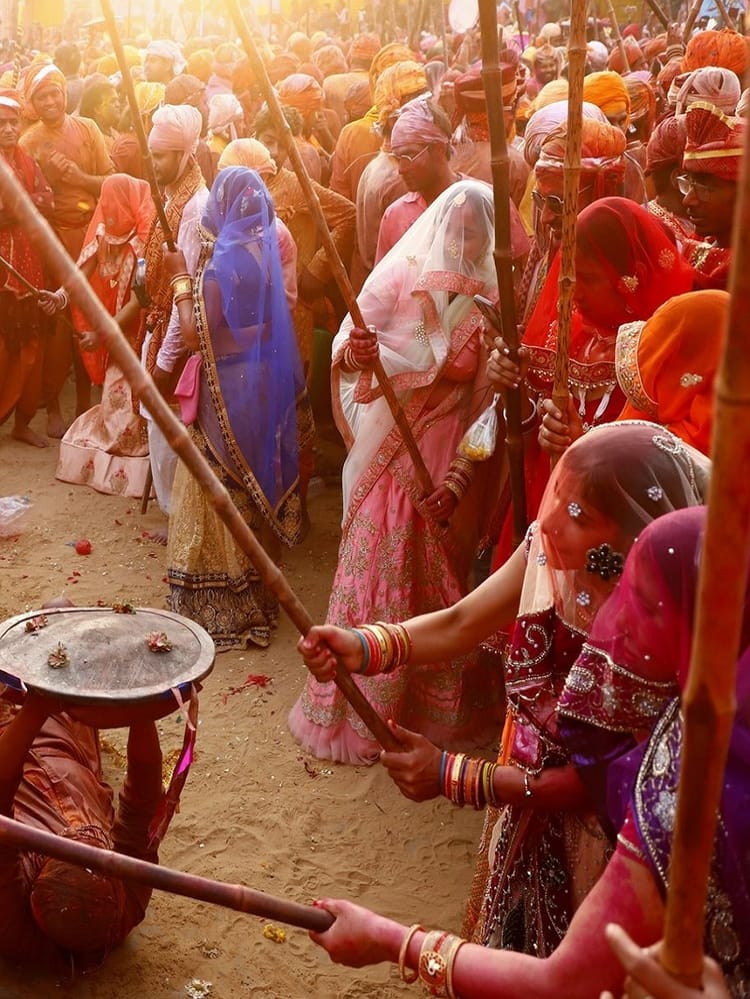 तस्वीरों में देखें में ब्रज की भव्य-दिव्य और अलौकिक होली