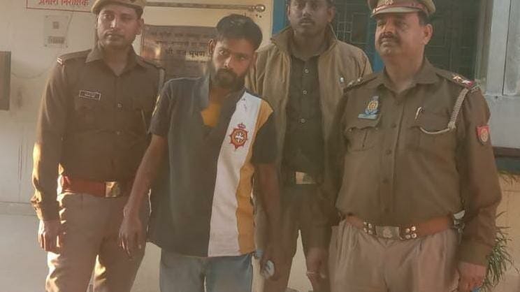 Prisoner Ran Away From Varanasi Jail: Joined The Crowd With Family's ...