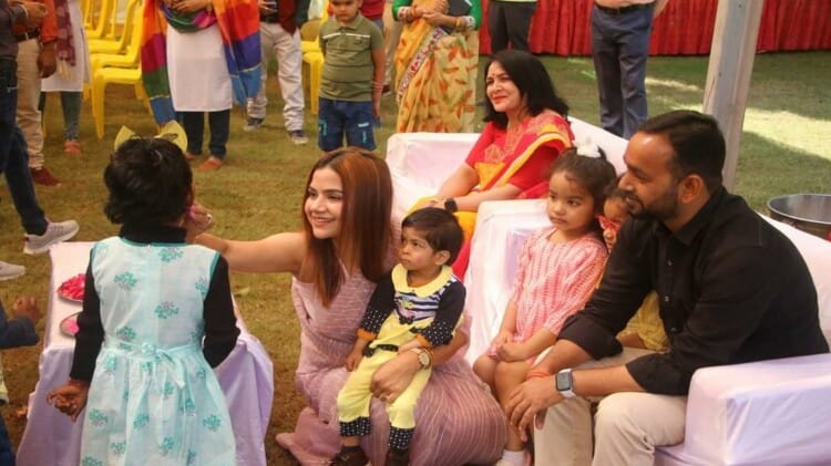 सलाम सतना कलेक्टर:कोरोना काल में माता-पिता को खो चुके बच्चों संग खेली ...