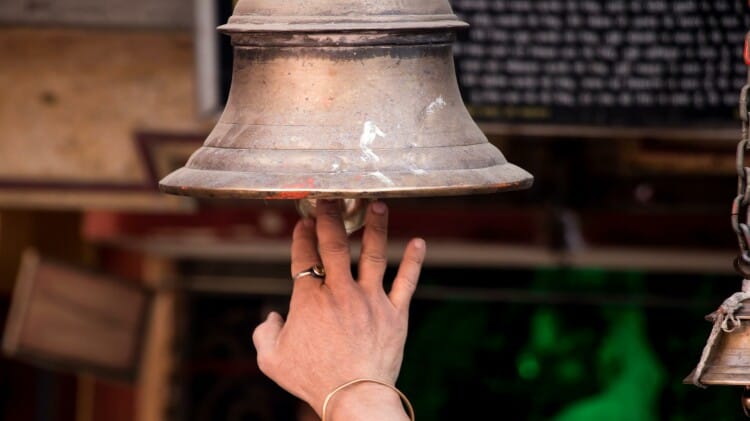 Ajab-gajab: Hindu Temple Bells Why Do Bells Rings Before Entering To ...