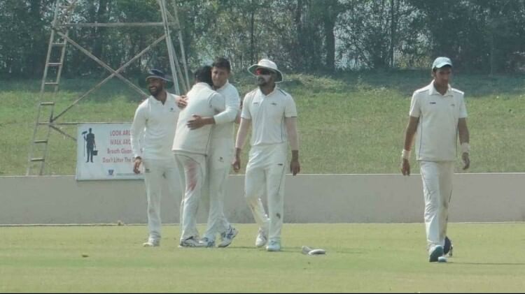 अंतर जिला क्रिकेट प्रतियोगिता:नवीन, राहुल की घातक गेंदबाजी, 211 रन पर सिमटी ऊना की टीम - Inter ...