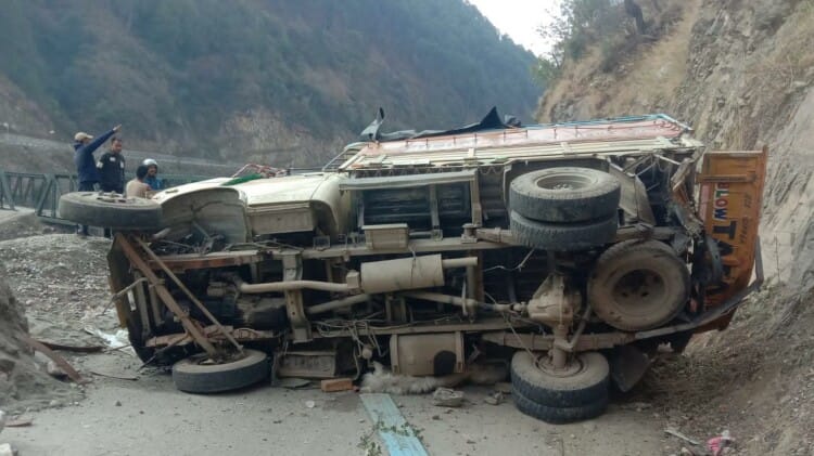 Truck Accident On Yamunotri Highway 4 Horse And Mule Killed Driver ...