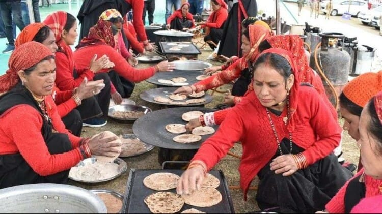 Uttarakhand:भराड़ीसैंण में अन्न भोज...माननीयों ने चखा मोटे अनाजों से ...