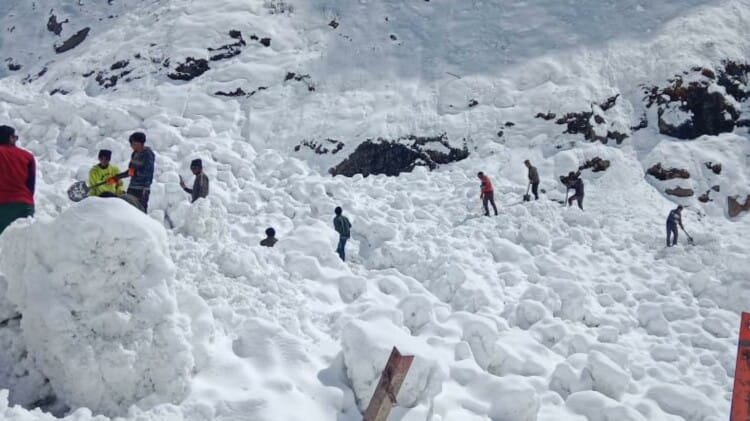 Chardham Yatra 2023: Snow Cleaning Starts From Kedarnath Astha Path As ...