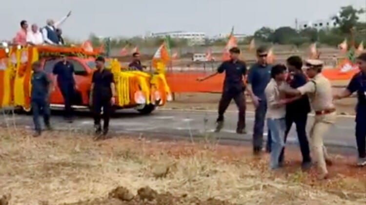 Pm Narendra Modi Security Breach During Davangere Road Show Karnataka ...