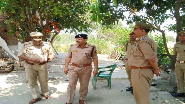 Lakhimpur Kheri News:धर्मस्थल पर पेड़ से लटका मिला साधु का शव, हत्या की ...