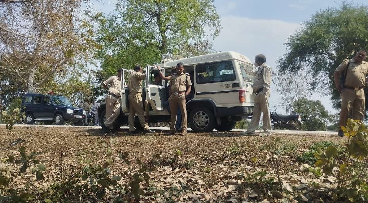 Border Dispute Of Up And Mp Police, Dead Body Lying For Five Hours ...