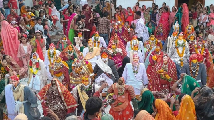 Gangaur Puja: Unique Tradition In Khandwa, Bidding Takes Place To Pick ...