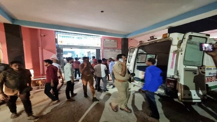 Collision Between Auto And Tractor Three People Death In Varanasi Amar Ujala Hindi News Live