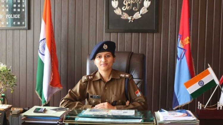 Upsc Success Story:तृप्ति ने बीटेक के बाद इसरो सहित 16 नौकरियां ठुकराईं, आईपीएस अफसर बन कर पूरा ...
