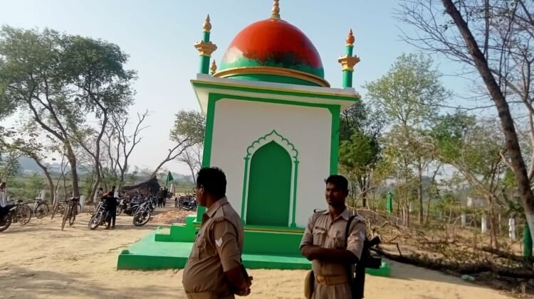 Aunpur Crime: Chaotic Elements Put Another Color On The Dome Of Karbala ...