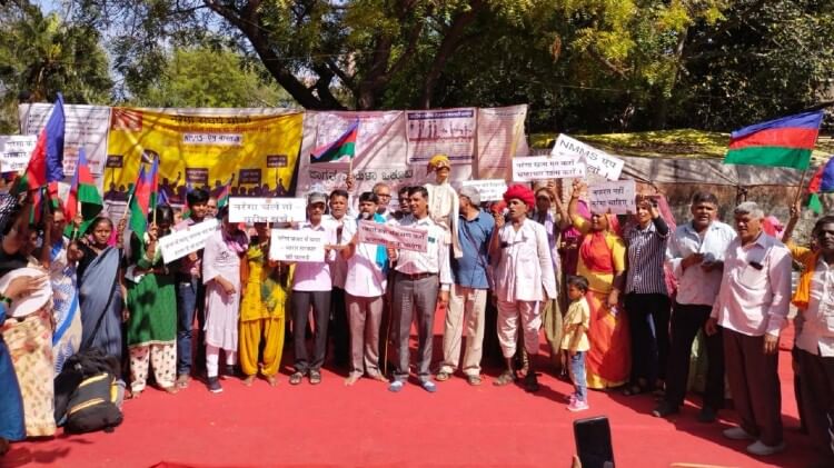 Nrega:नरेगा में रोजी रोटी बचाने को खरीदना पड़ा महंगा स्मार्ट फोन, फोटो ...