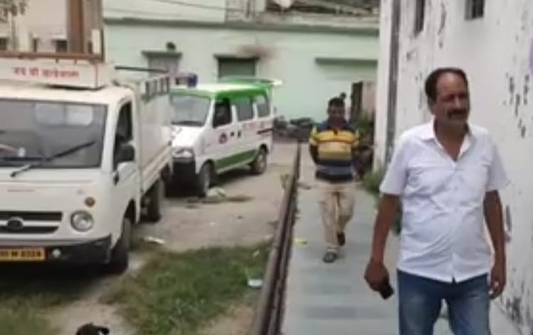 Bihar:सीवान में यूको बैंक के मैनेजर को ट्रक ने रौंदा, मौके पर हुई मौत ...