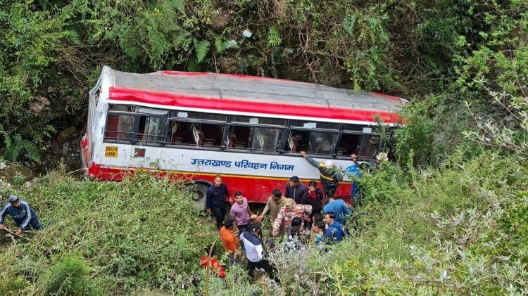 Mussoorie Bus Accident: मसूरी-देहरादून मार्ग पर दर्दनाक बस हादसे की ...