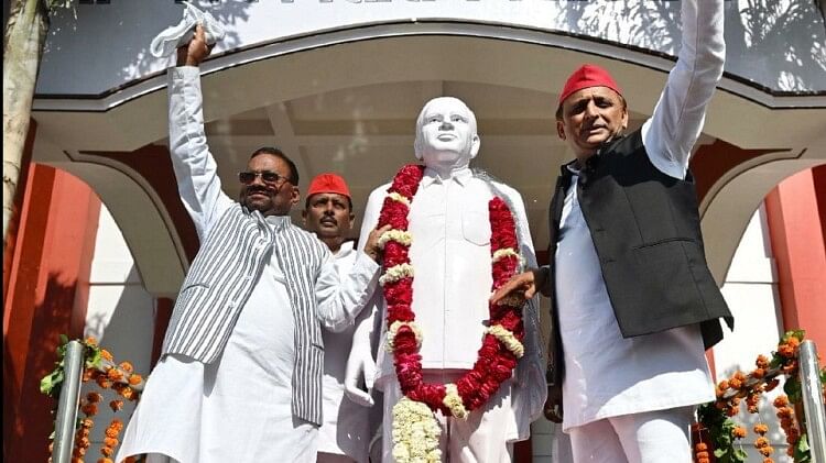 Up Politics:bsp के वोट बैंक में Bjp के बाद सपा ने भी लगाई सेंध, मायावती ... Up Politics:bsp के वोट बैंक में Bjp के बाद सपा ने भी लगाई सेंध, मायावती ...