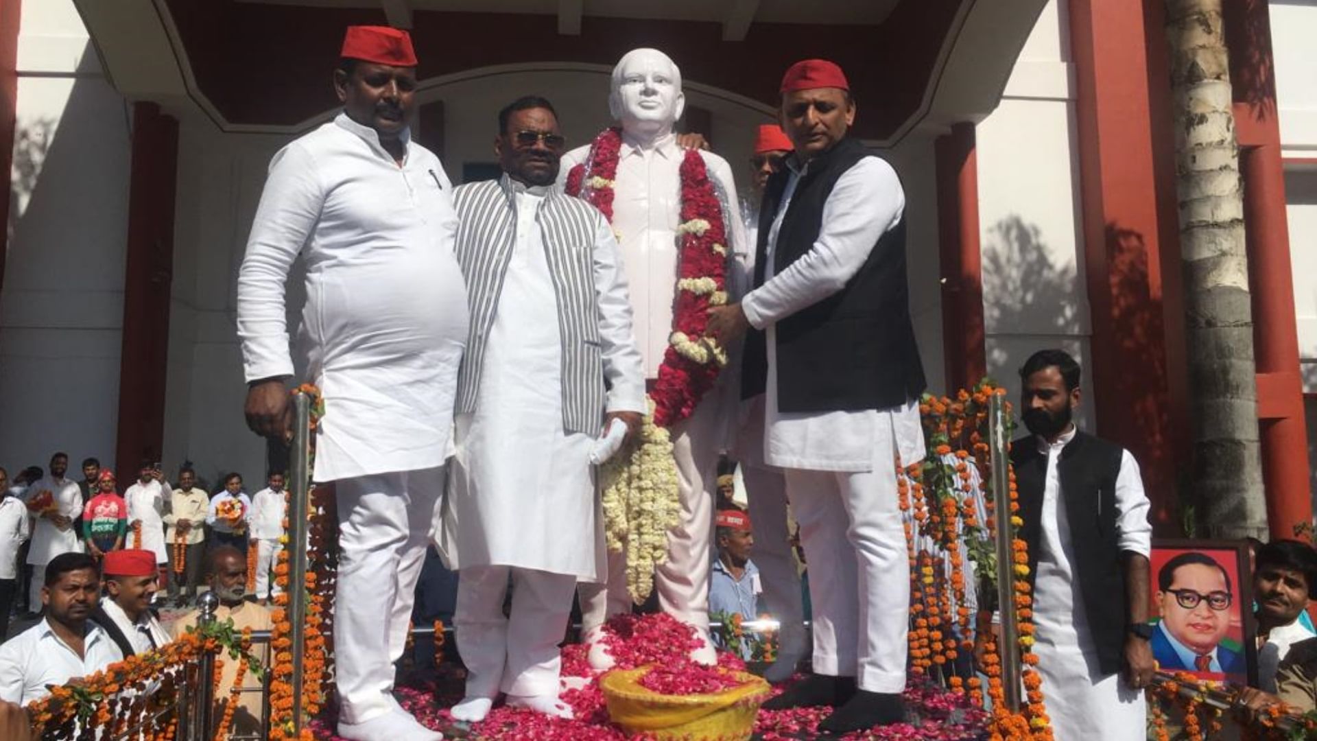 Akhilesh Yadav Inaugrates The Statue Of Kanshiram In Raebareli. - Amar ...