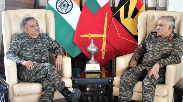 Cds Anil Chauhan:सीडीएस जनरल अनिल चौहान ने किया सेना के पूर्वी मुख्यालय ...