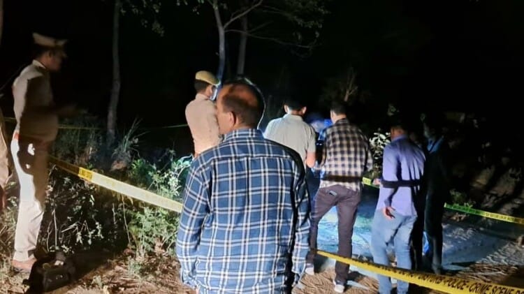 मुठभेड़ की तस्वीरें:ढाई लाख का इनामी माफिया ढेर, पुलिस कस्टडी से फरार ...