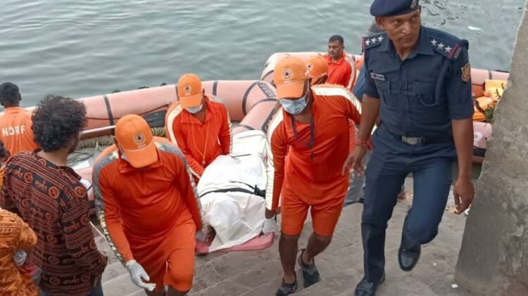 Youth Of Rajasthan Drowned While Bathing In Ganga At Tulsi Ghat In ...