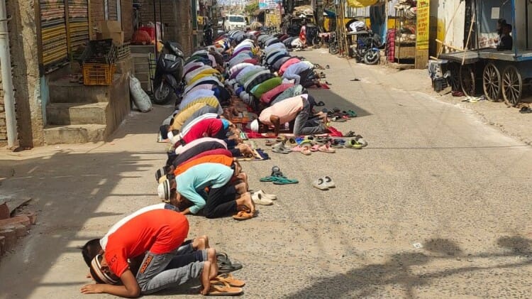 Jumma Alvida: This Time 40 Thousand People Will Offer Last Friday ...