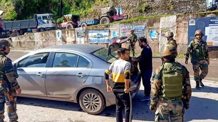 Poonch Terror Attack:आतंकियों की तलाश में भाटादूड़ियां का जंगल घेरा ...