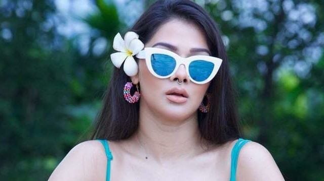 नम्रता मल्ला ने बिकिनी पहनकर बरपाया कहर