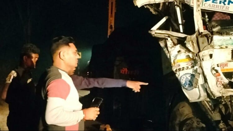Cg-mp हाईवे 10 घंटे रहा जाम:कबीरधाम के चिल्फी घाटी में दो ट्रक भिड़े ...