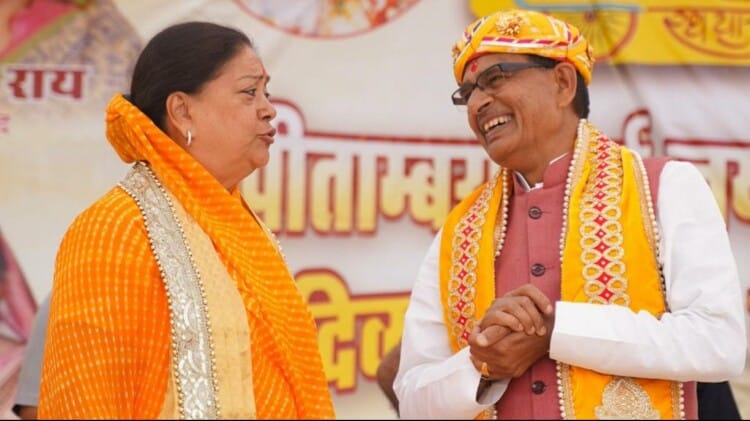 Rajasthan:पूर्व सीएम राजे ने बगलामुखी माई के किए दर्शन, कहा- 1962 का ...