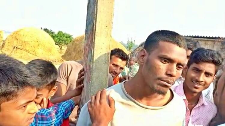 Bihar Crime:बेतिया में तीन चोरों को ग्रामीणों ने पकड़ा, खंभे में बांधकर ...
