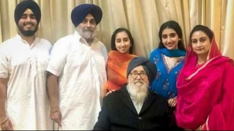 Parkash Singh Badal Family:जानें कितना बड़ा है प्रकाश सिंह बादल का ...