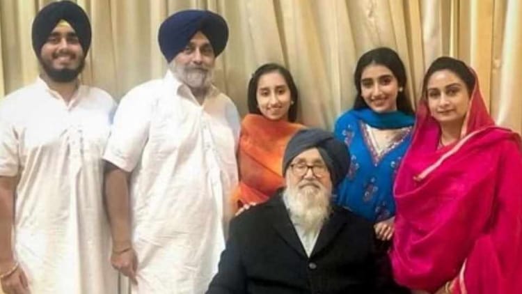 Know About Family Of Parkash Singh Badal - Amar Ujala Hindi News Live - Parkash Singh Badal ...