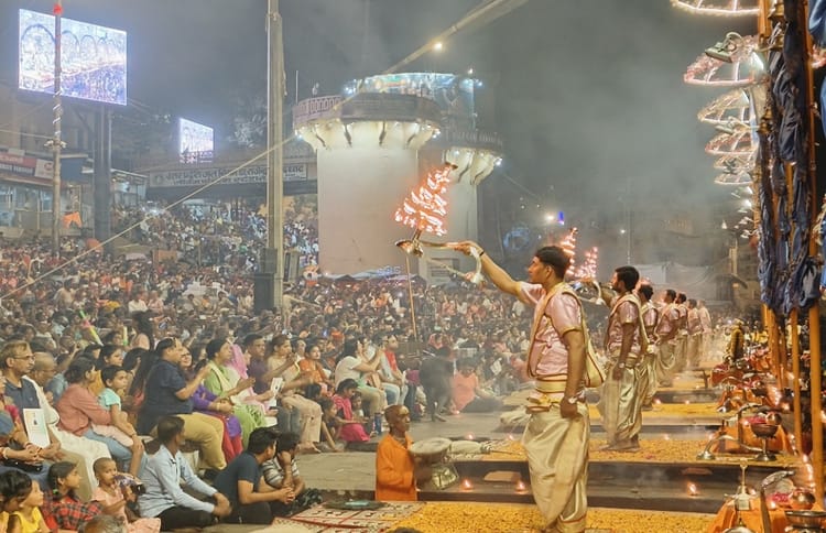 Deepdaan For Martyred In Dantewada Naxalite Attack In Ganga Arrti In ...