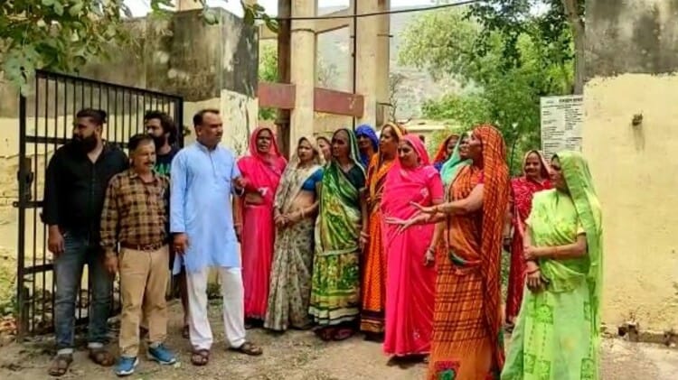 Water Crisis Councilor Lochan Yadav Climbed Water Tank Alwar After ...