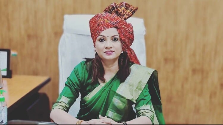 Ias Savita Pradhan Biography In Hindi Success Story After Facing ...